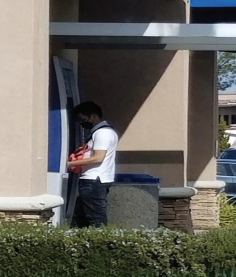 Bags of Cash From Drug Cartels Flood Teller Windows at U.S. Banks