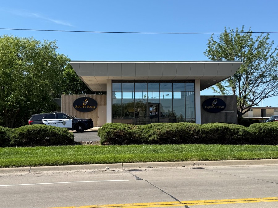 Kansas bank robbery, deadly shooting connected, police say