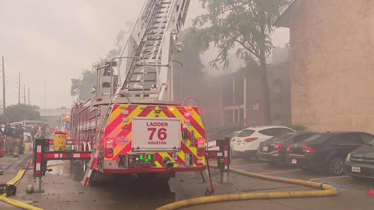 Harris County families displaced after fire rips through apartment building