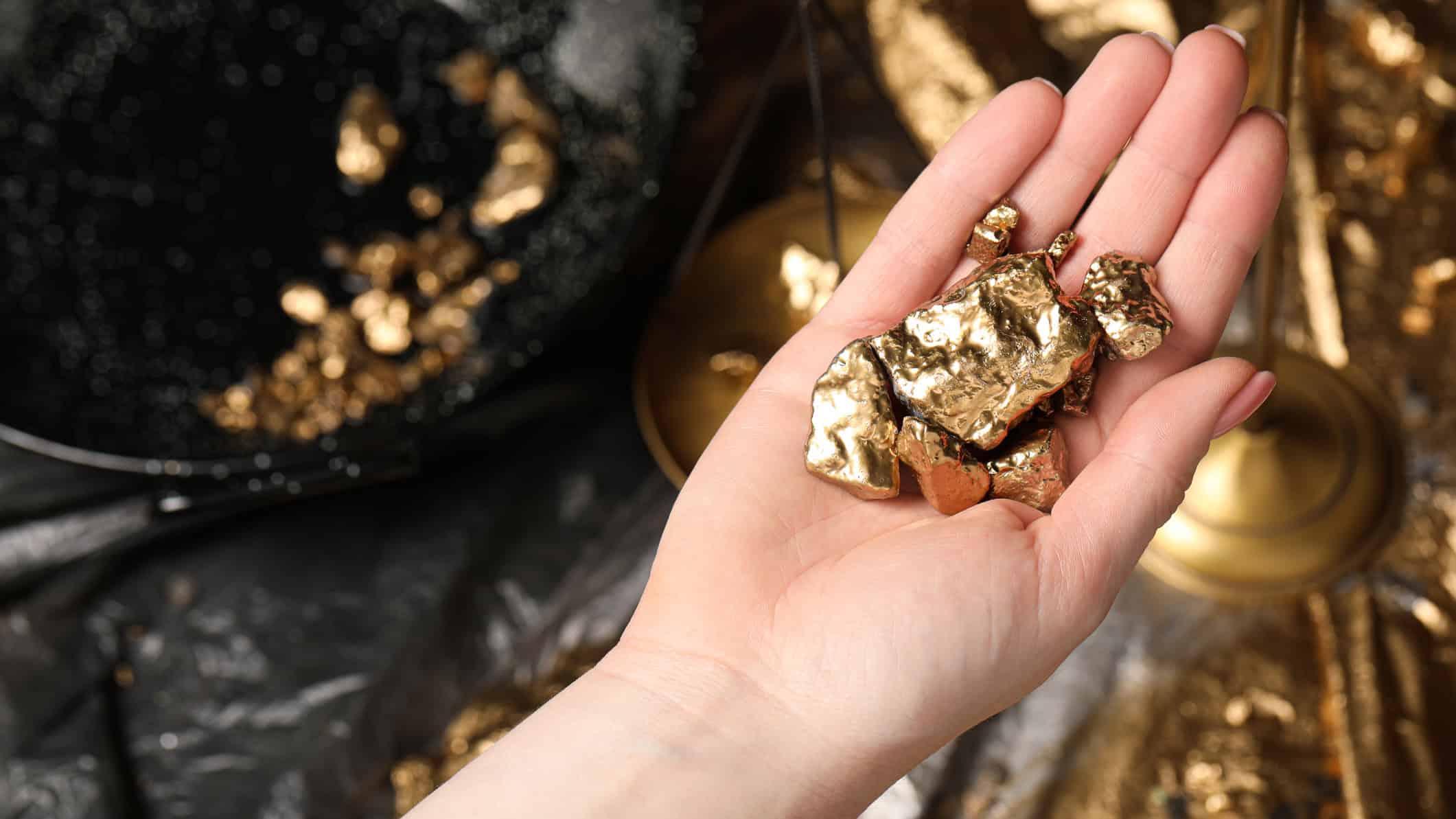 Ray Dalio says the 1970s are back and you should hold more gold