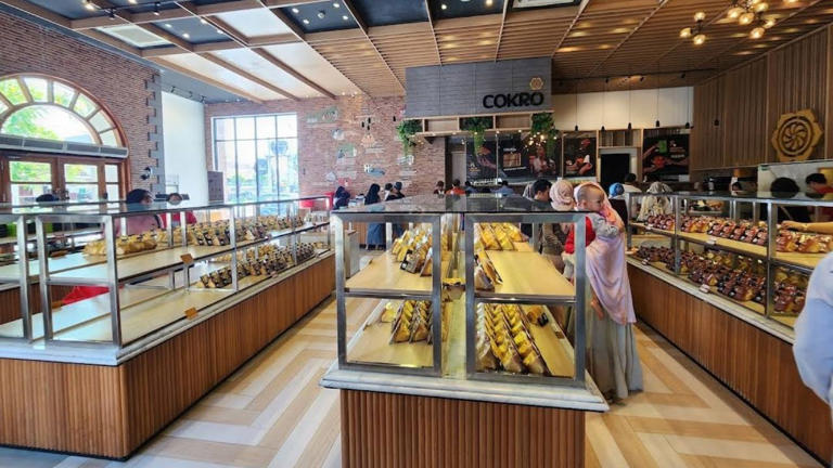 Bluder Cokro Madiun: Lokasi, Varian, Daya Tarik, dan Aktivitasnya