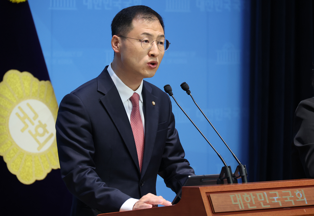 [속보] ‘국힘 탈당’ 무소속 김상욱 “이재명 대선 후보 공개지지”