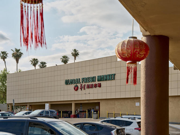 Bags of Cash From Drug Cartels Flood Teller Windows at U.S. Banks