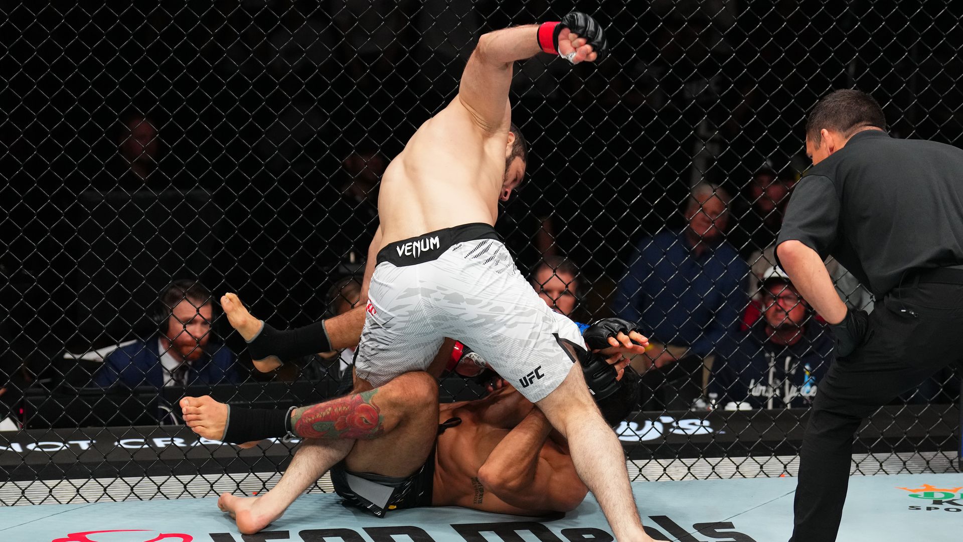 UFC 318: Surging middleweights collide on Dustin Poirier vs. Max ...