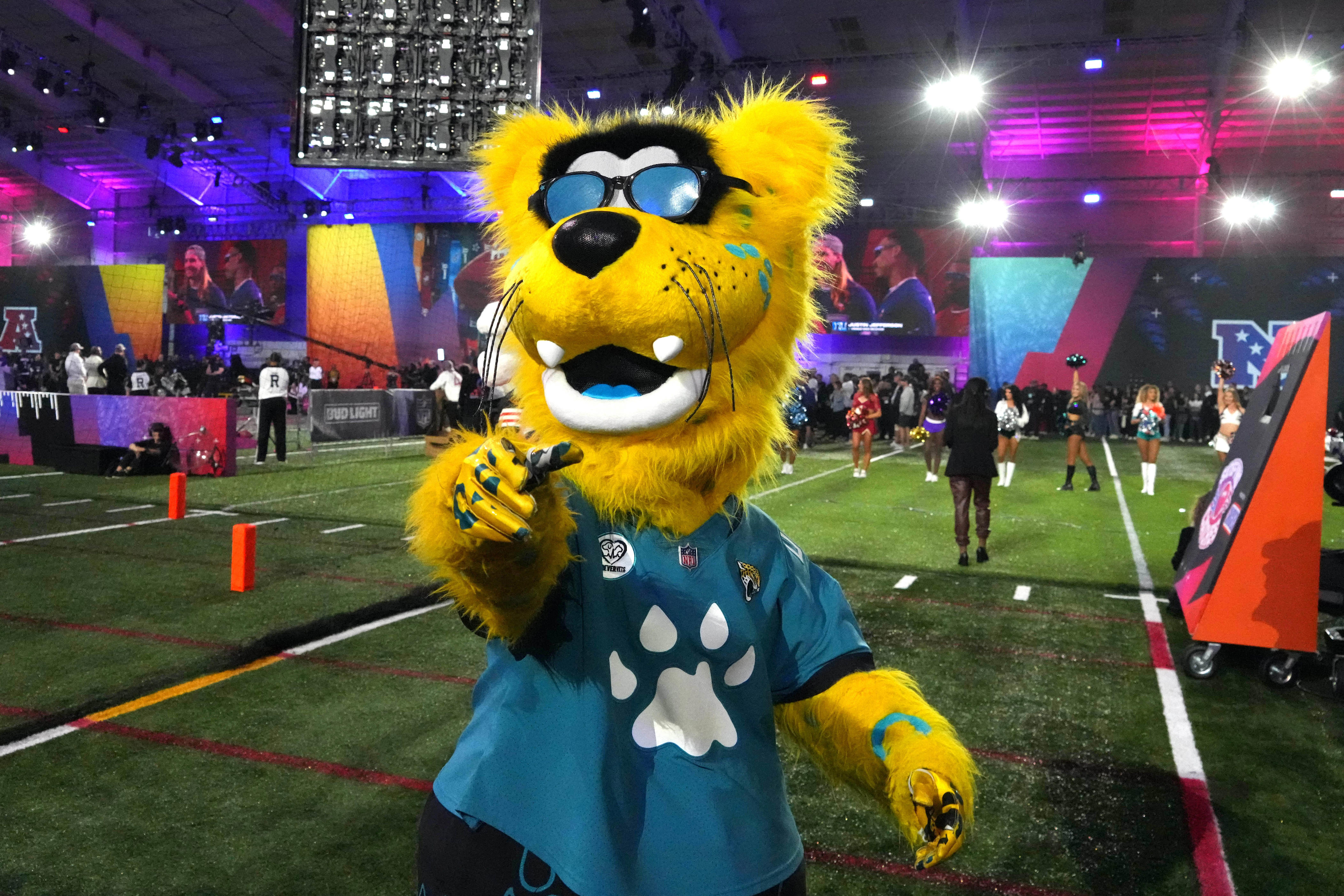 The Jaguars brought in viral morning routine guy Ashton Hall for their ...