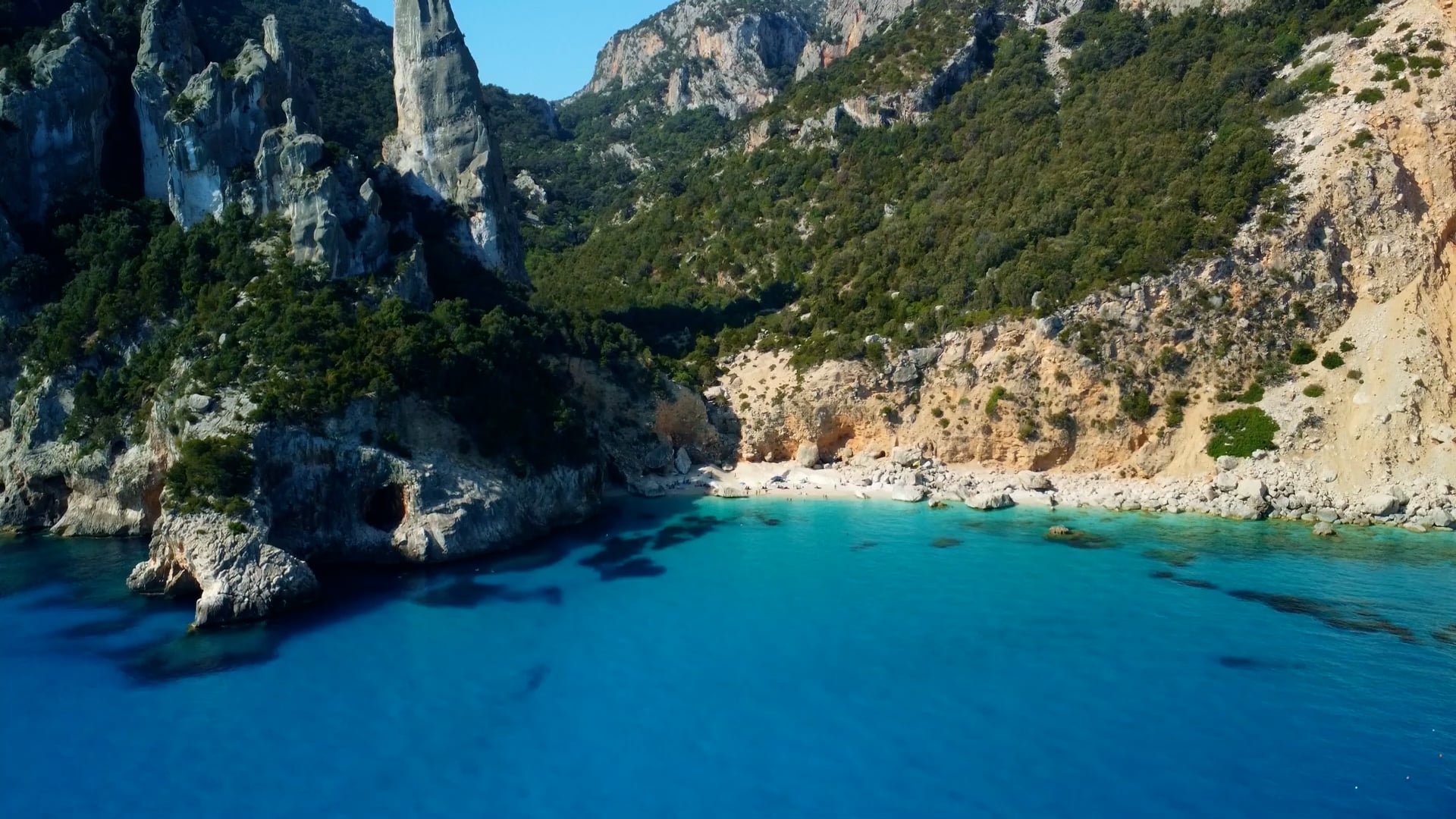 Cala Goloritzé dall'alto: il drone svela la spiaggia più bella del 2025