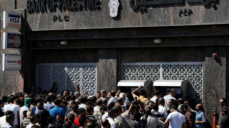 Gaza, sin bancos ni dinero: la crisis de liquidez lleva a la economía ...