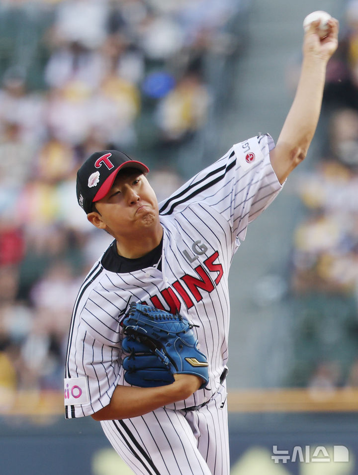 송승기 6⅔이닝 9K 무실점…선두 LG, SSG 9-3으로 꺾고 '위닝 시리즈'