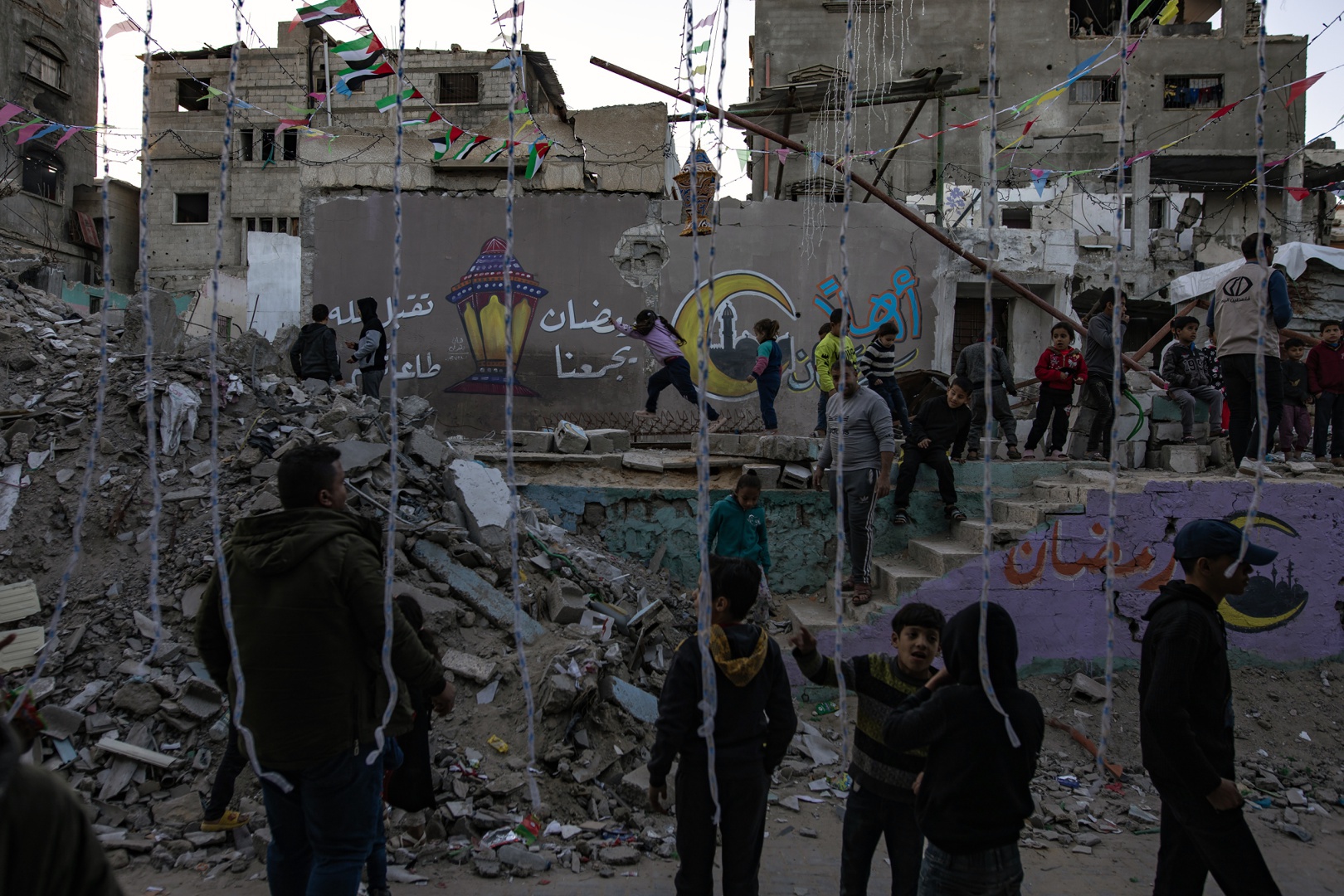 Al menos 74 palestinos muertos en ataques israelíes esta madrugada en ...