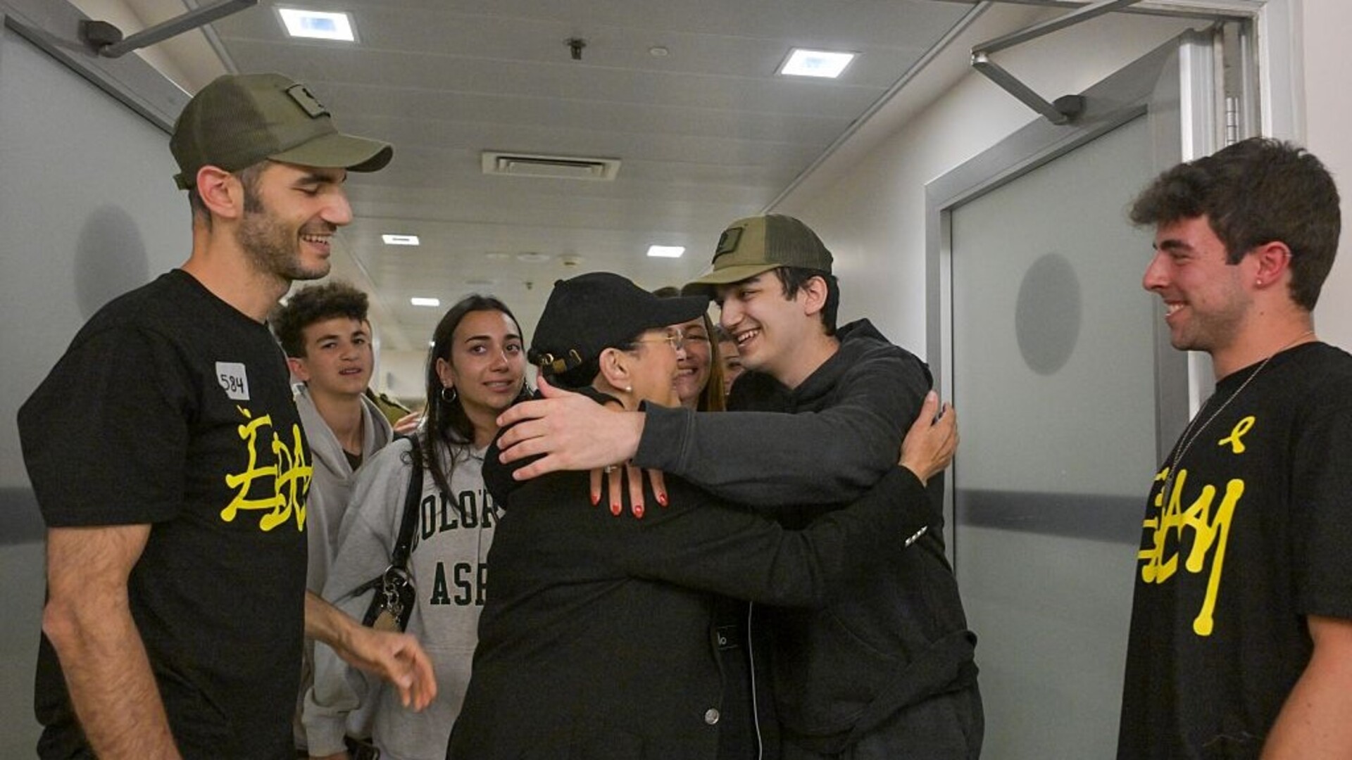 ‘Beautiful to see’: Israeli-American hostage Edan Alexander returns ...