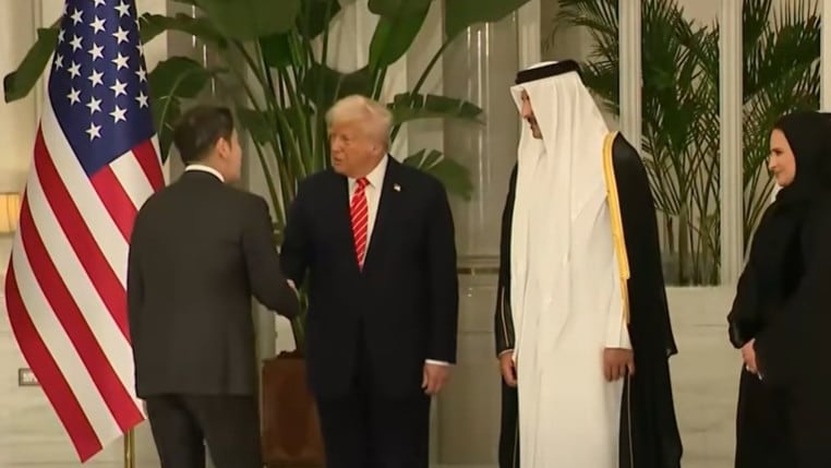 Shinsegae Chairman Chung Yong-jin meets Trump at Qatar state dinner