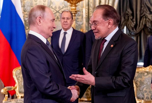 Putin and Anwar share light moment at the Kremlin