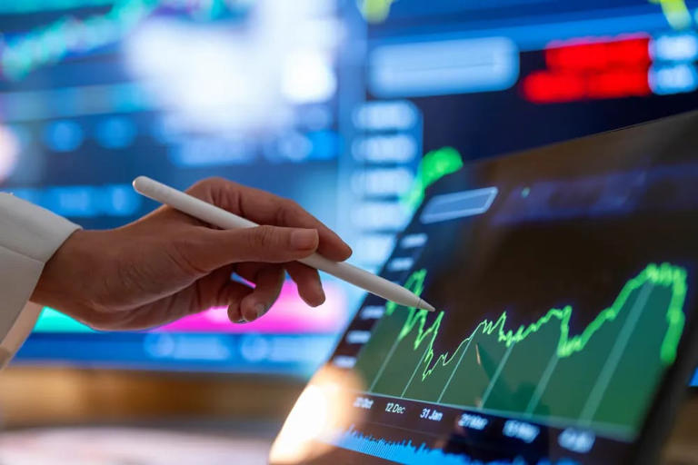 Techno Electric Breakout Supported By Strong Volume: SEBI RA Mayank ...