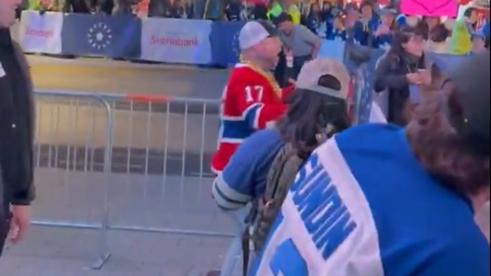 Danick le superfan du CH était à Toronto narguer les partisans des ...
