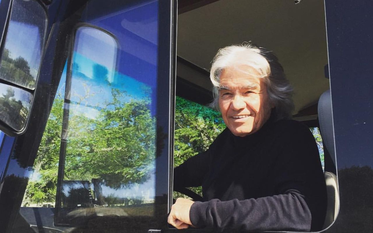 A 76 ans, Daniel Guichard change de vie et s'installe dans un camping ...