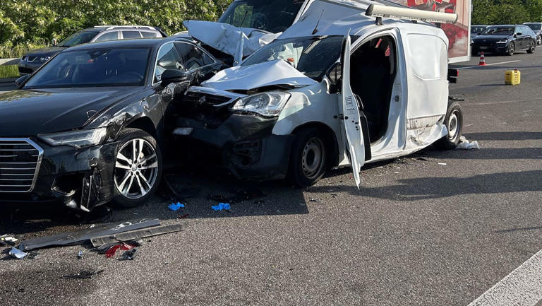Auffahrunfall bei Birmenstorf AG: Lieferwagen fährt ungebremst in Autokolonne – vier Verletzte