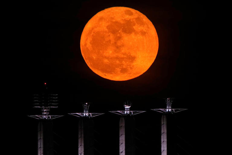 (Photos) May's Full Flower Moon Dazzles Around The World