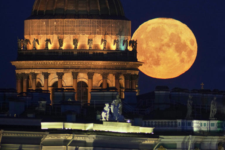 (Photos) May's Full Flower Moon Dazzles Around The World