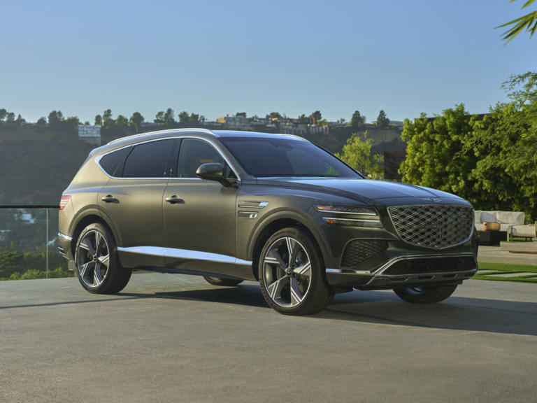 Genesis’s First Hybrid SUV—Genesis GV80 Goes 1,080km in Style