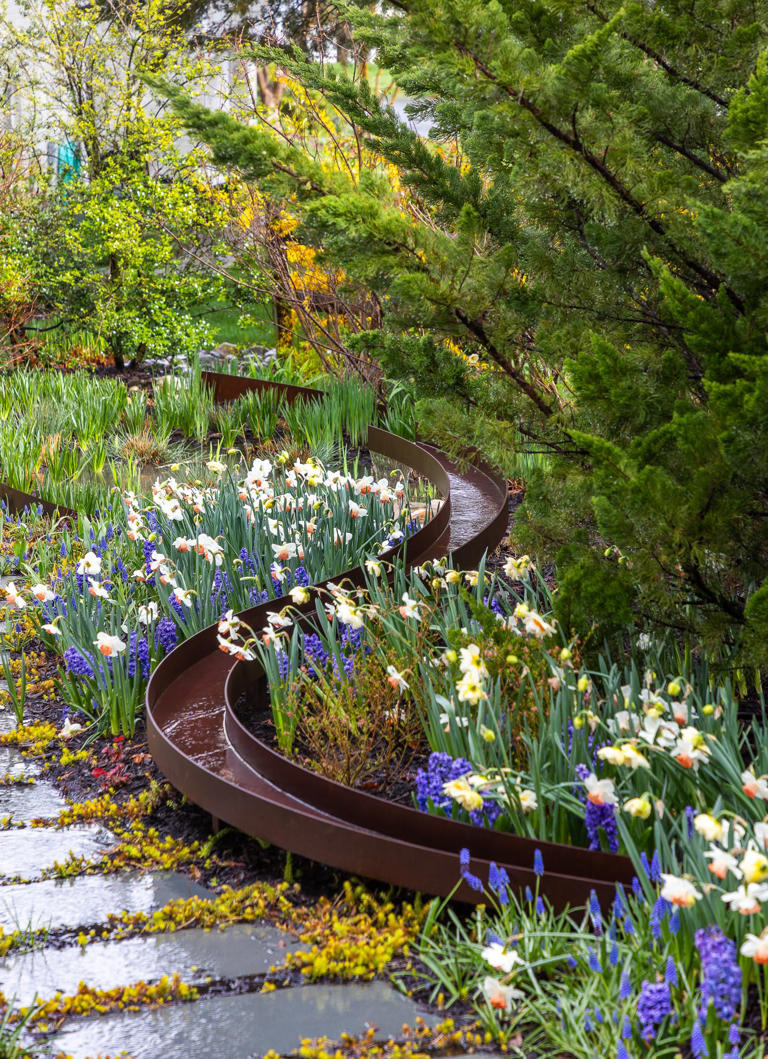 Looking to Refresh Your Outdoor Spaces? Here Are 7 Tips From Landscape Designers.