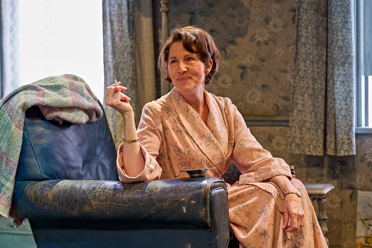The Deep Blue Sea at Theatre Royal Haymarket review: Tamsin Greig is ...