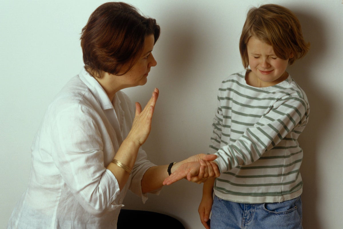 Smacking ban is needed to protect children, health experts say