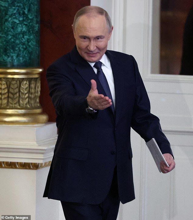 Russia calls Zelensky a 'pathetic loser clown' as he arrives in Turkey ...