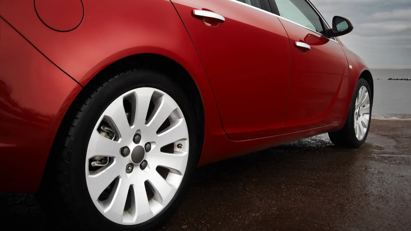 Tips to maximize fuel efficiency and save money while driving
