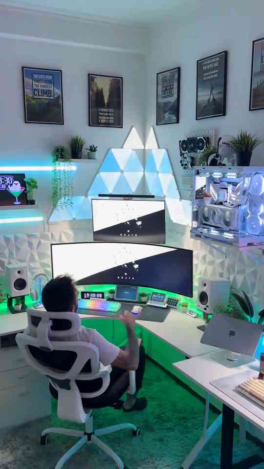 Must-Have Accessories for Your Gaming Desk