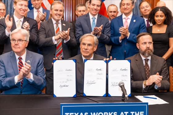 'Center of gravity for American capitalism:' Abbott signs pro-growth ...