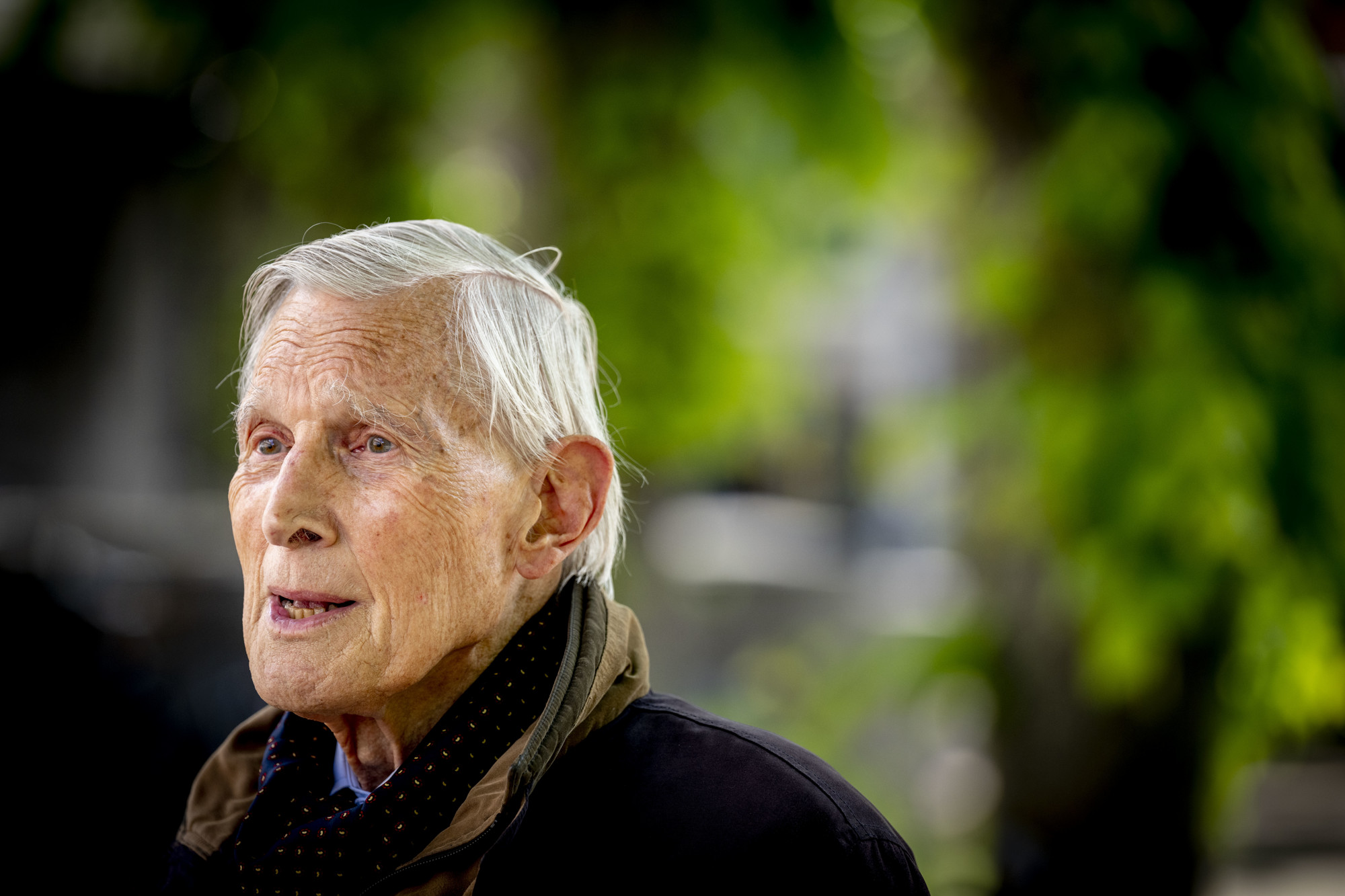 Oud-minister Ben Bot mag half jaar niet rijden om aanrijden meisje