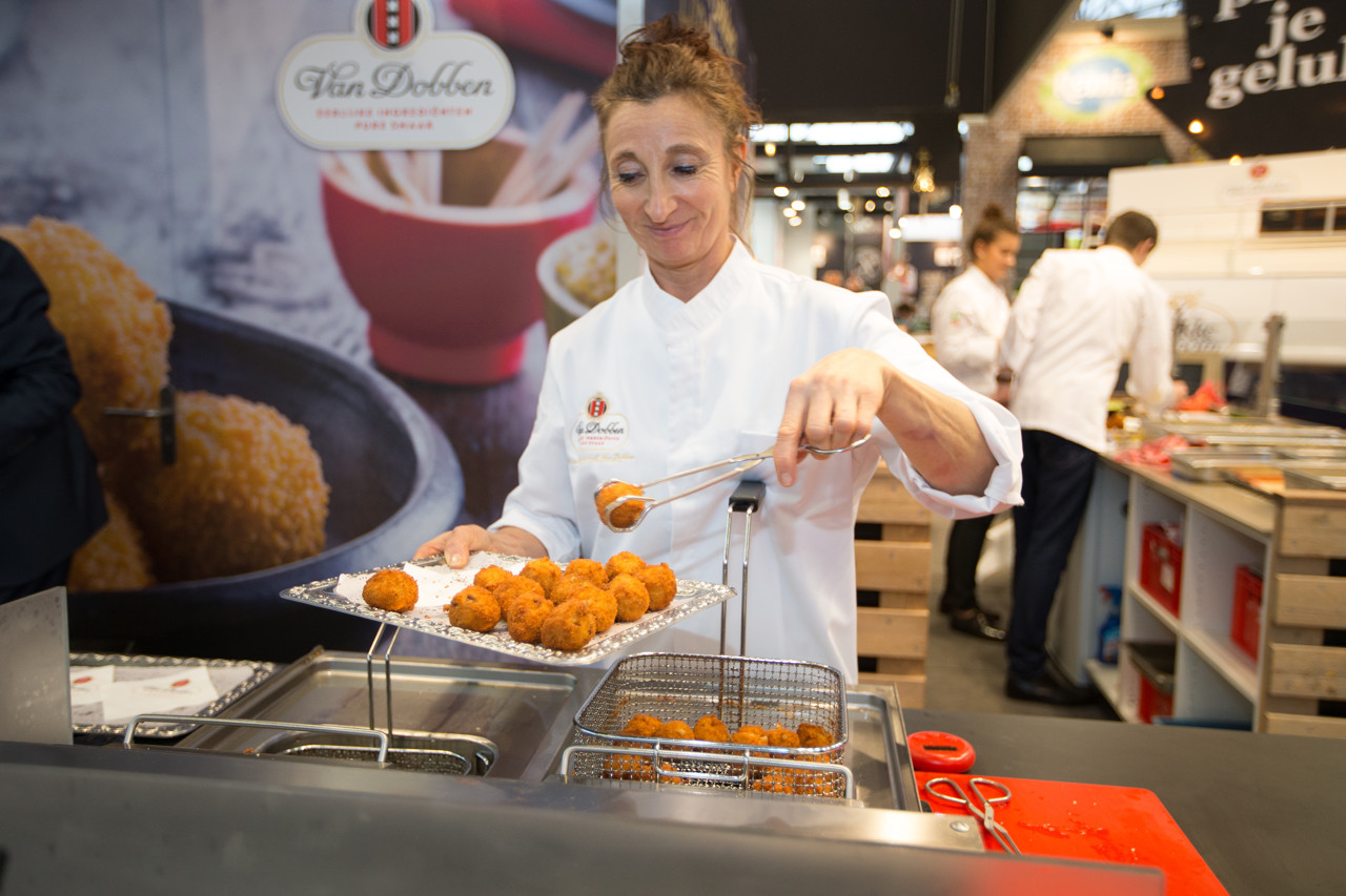 Helft fabrieken Mora en Van Dobben dicht