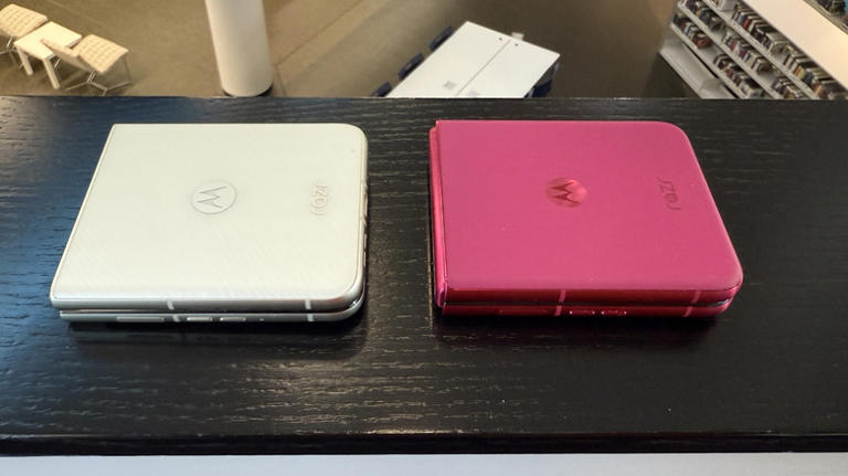Motorola Razr Ultra 2025 Review: Flip Phone Classic Retakes The ...