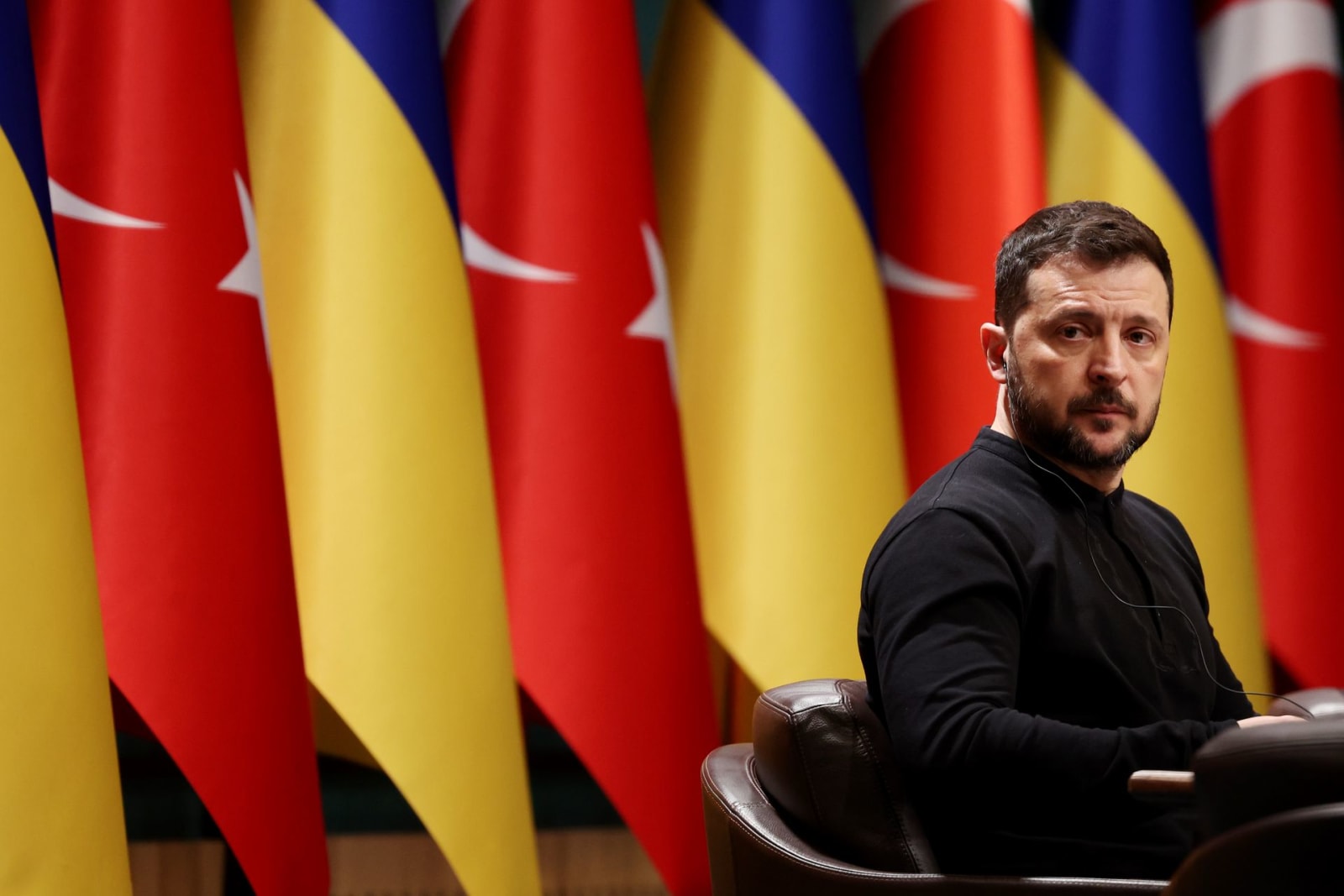 Zelensky arrives in Turkey ahead of possible peace talks as Putin ...