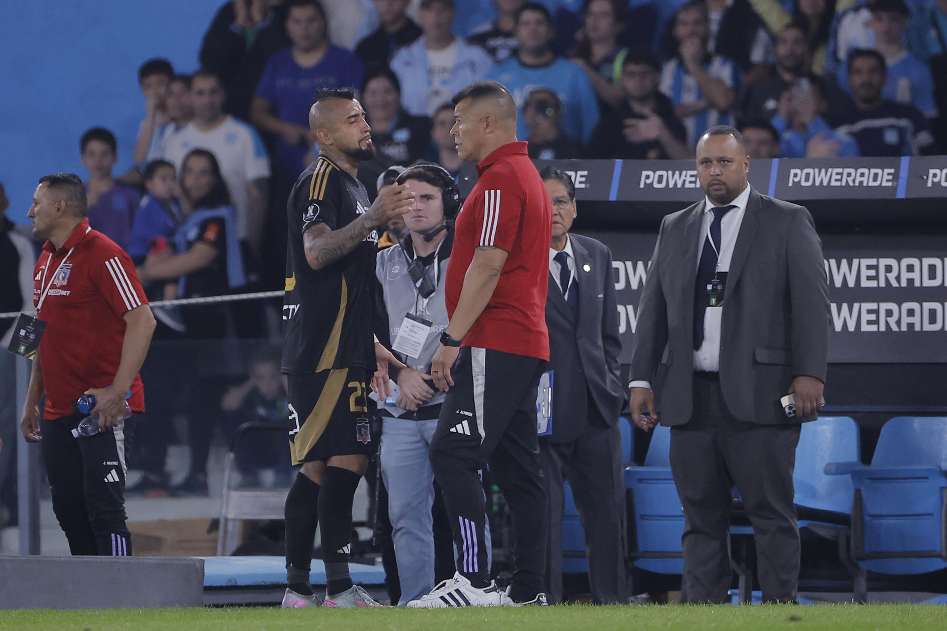 "Prometían más que...": La burla de Johnny Herrera tras eliminación de ...