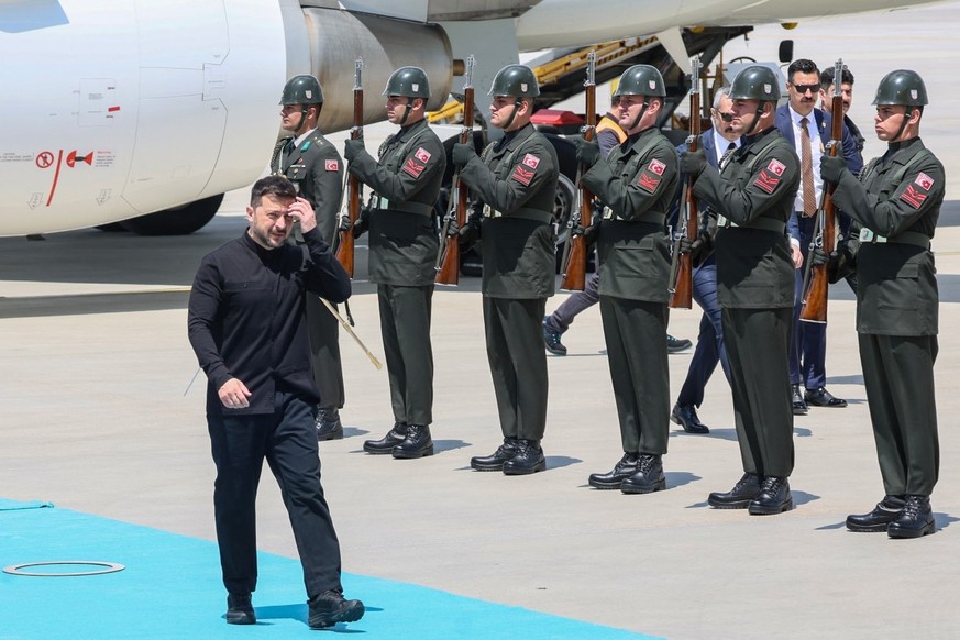 «Clown», «pitoyable»: Zelensky insulté avant les pourparlers