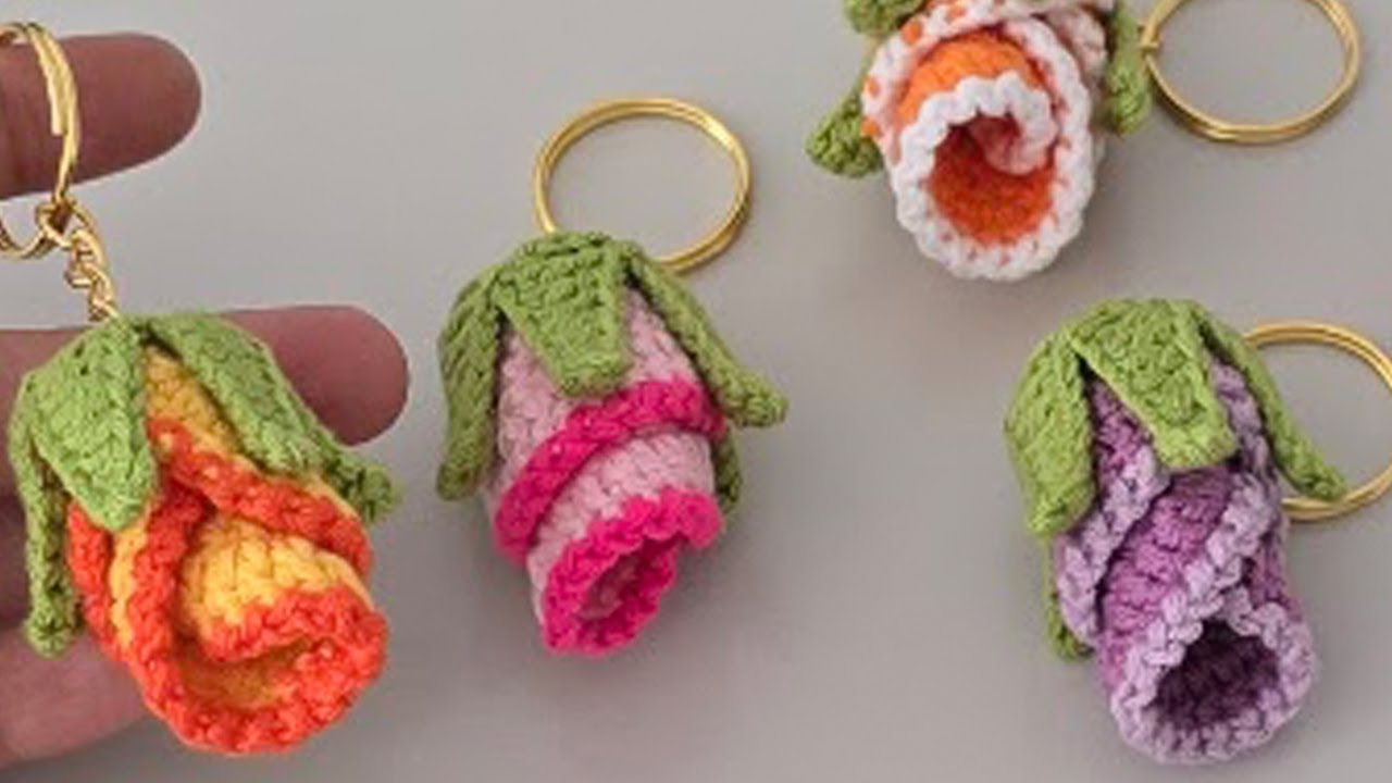 Crochet a Rosebud Keychain – Perfect Gift Idea for Loved Ones!