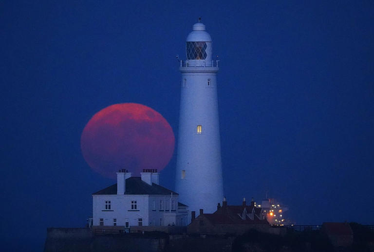 (Photos) May's Full Flower Moon Dazzles Around The World