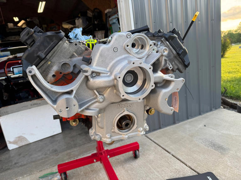 Holley’s Gen III Hemi Mid-Mount Accessory Drive Kit Makes Restomodding ...