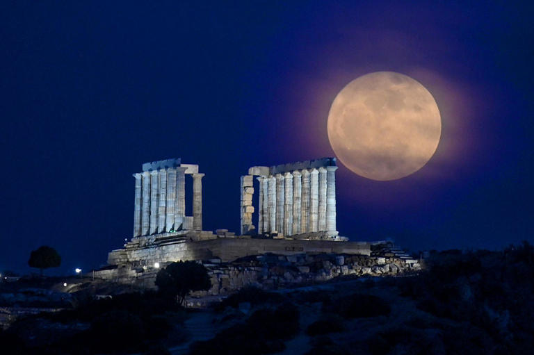 (Photos) May's Full Flower Moon Dazzles Around The World