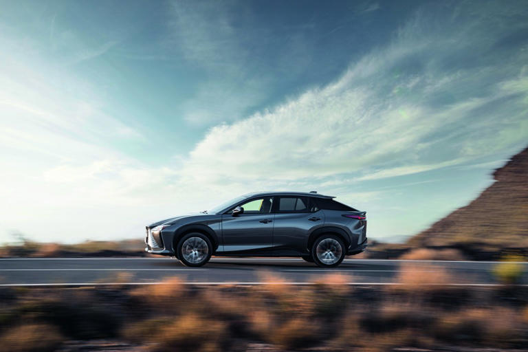 Lexus presenta el RZ 300e e-Premium Design 2025: lujo y tecnología ...