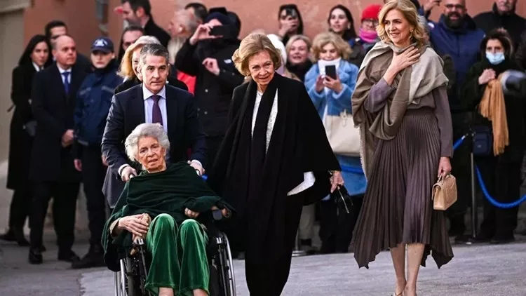 Βασίλισσα Σοφία | Όταν η αδελφή της, Ειρήνη ήταν παράνυμφος στον γάμο ...