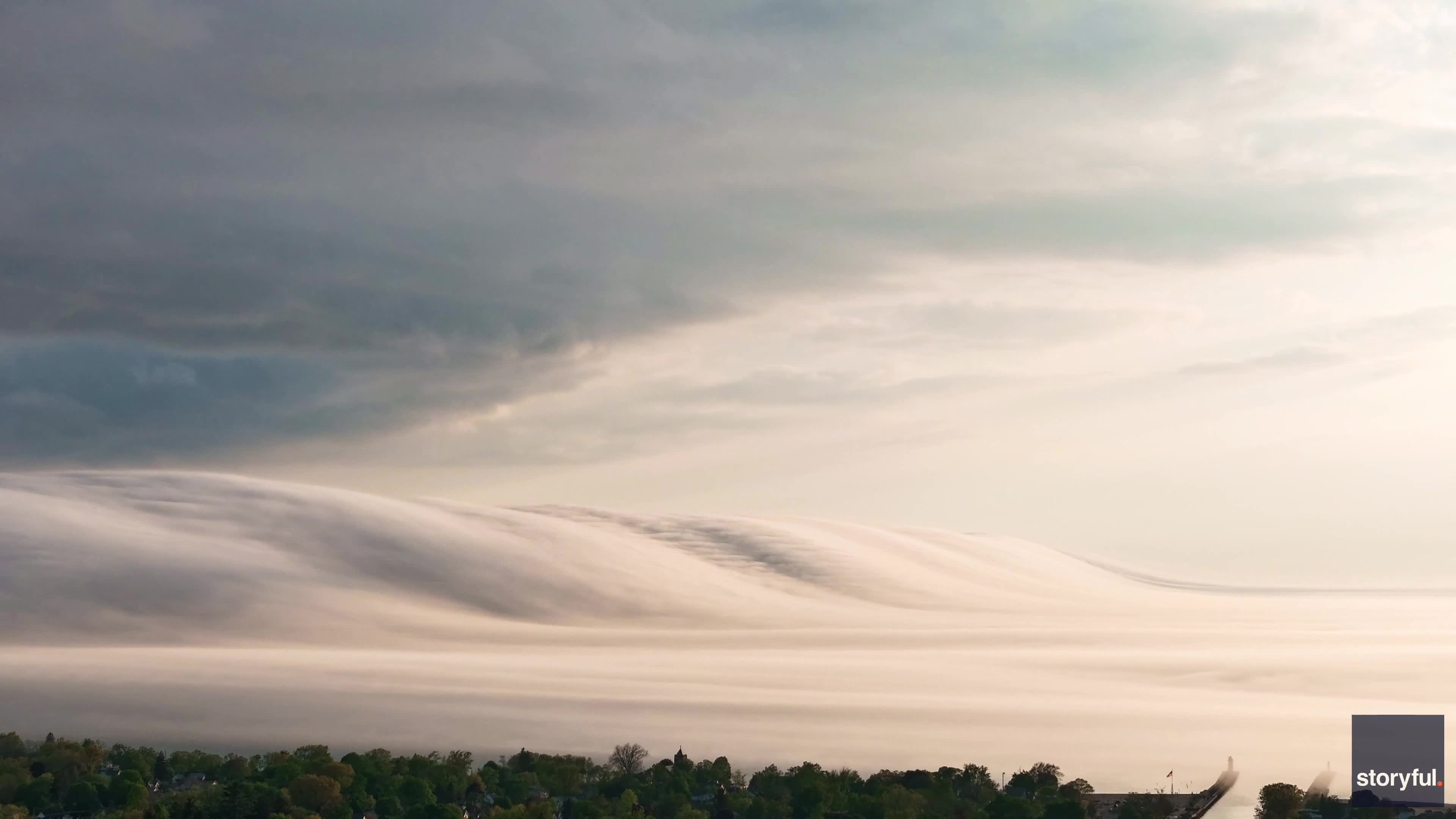 Mesmerizing Footage Shows 'Fog Tsunami' Rolling Over Lake Michigan