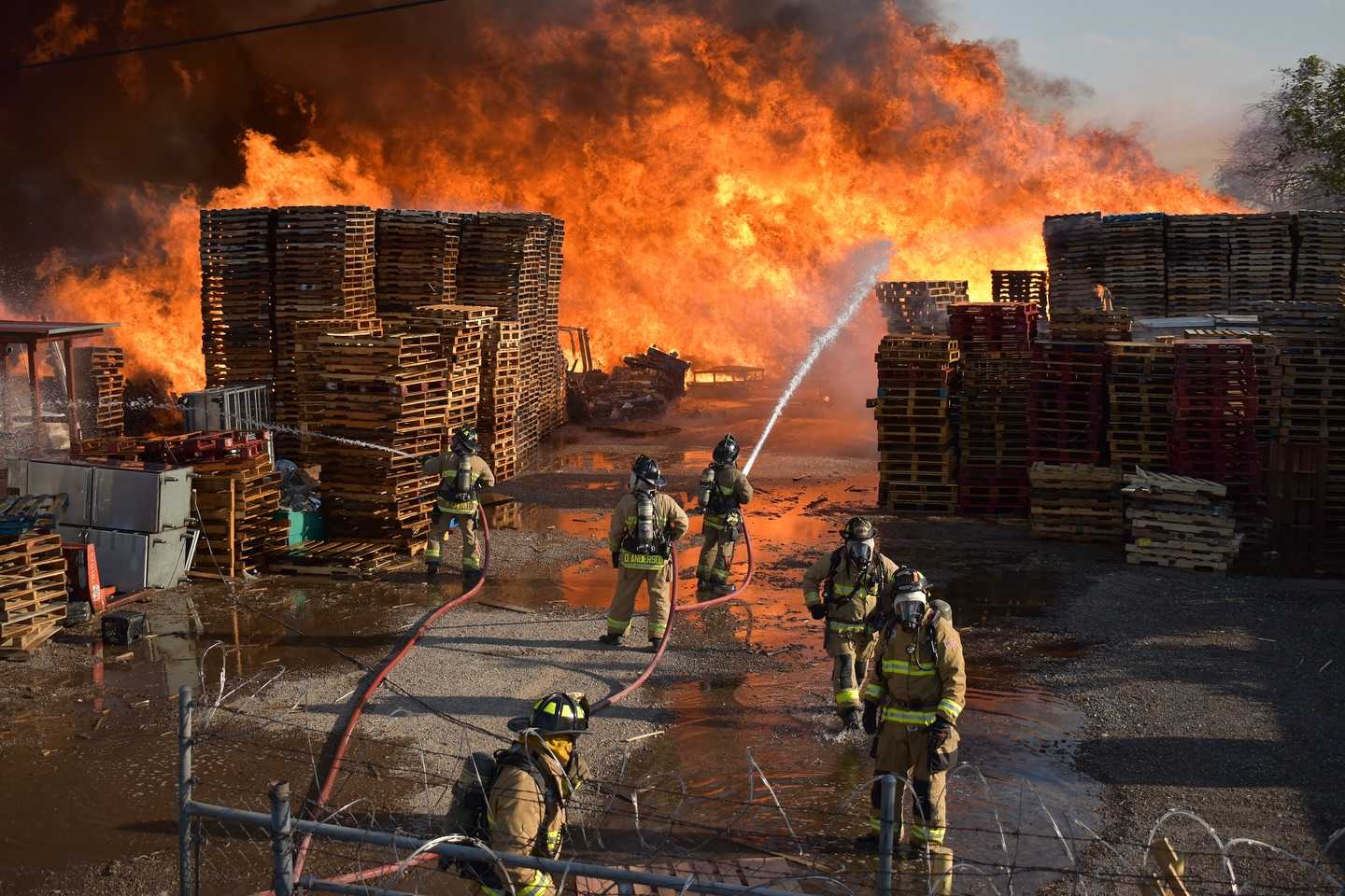 Pallet yard fire in Albuquerque still under investigation