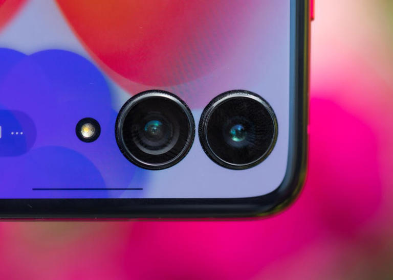 I Tested the Motorola Razr Ultra. It's Good, but Flipping Expensive