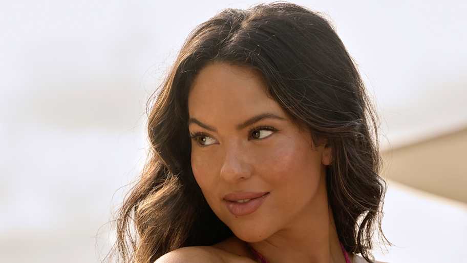 Christen Goff Takes Our Breath Away in 7 Ethereal New SI Swim Pics From ...