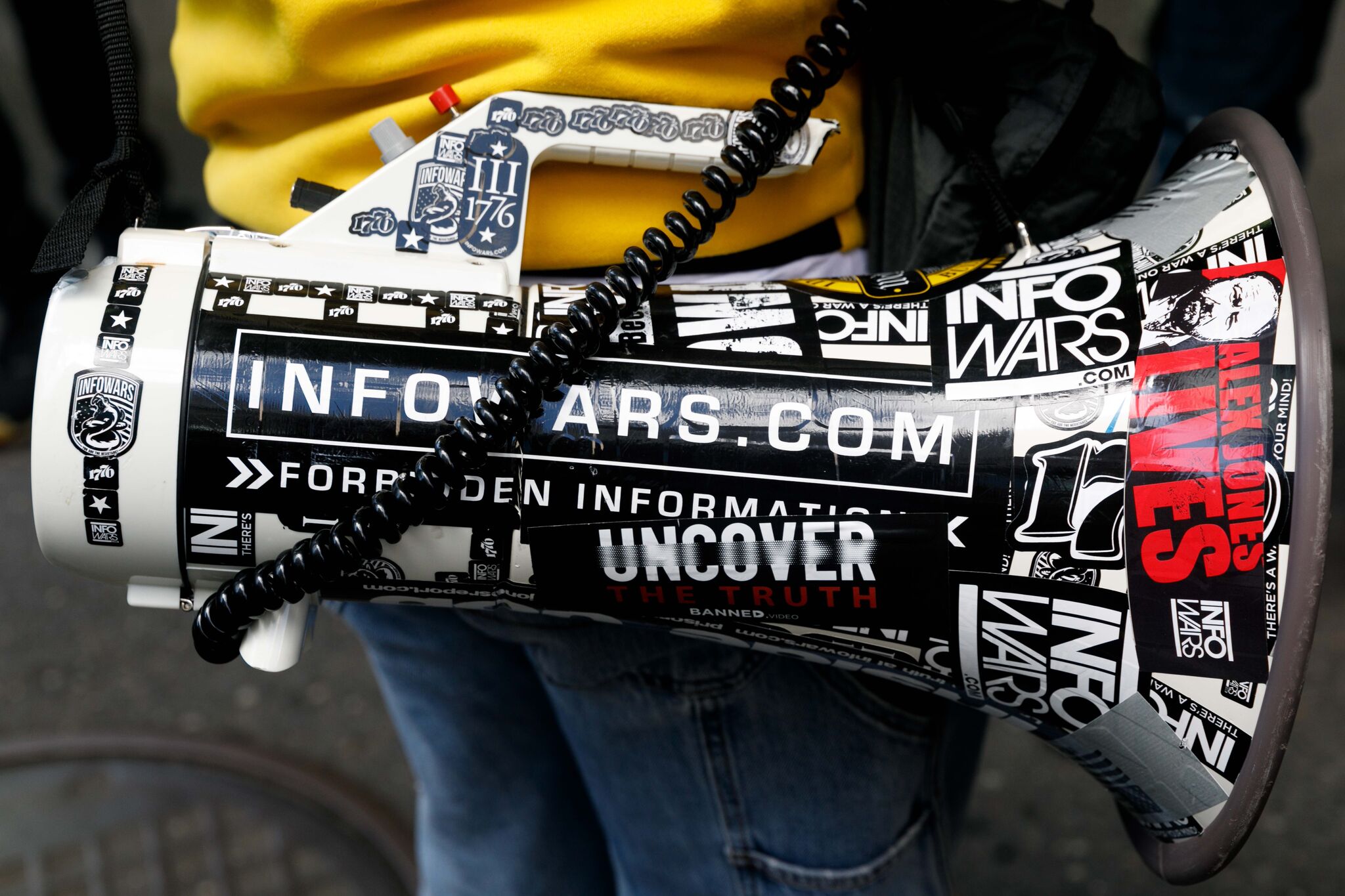 Teen now in custody after fatal shooting of InfoWars reporter