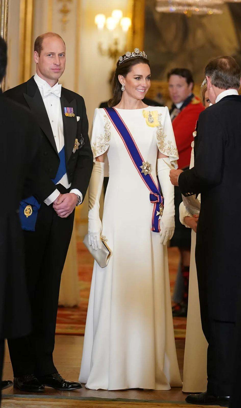 Kate Middleton ya elige tiaras ante la visita de Macron y su esposa: el ...