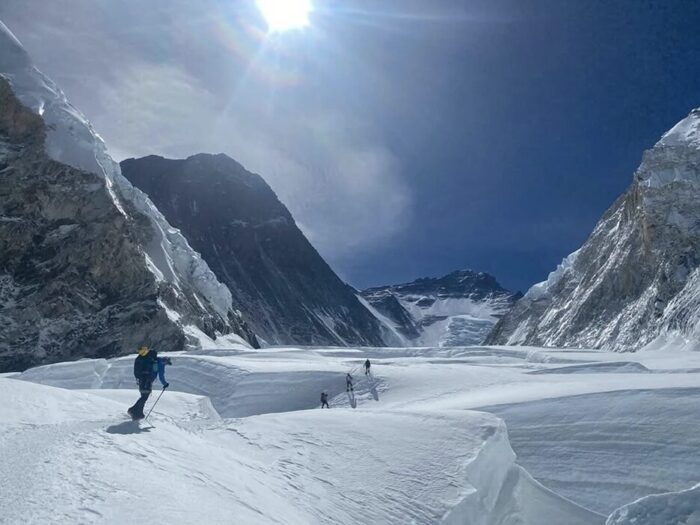 Dozens of Everest Climbers Summit During a Pocket Window