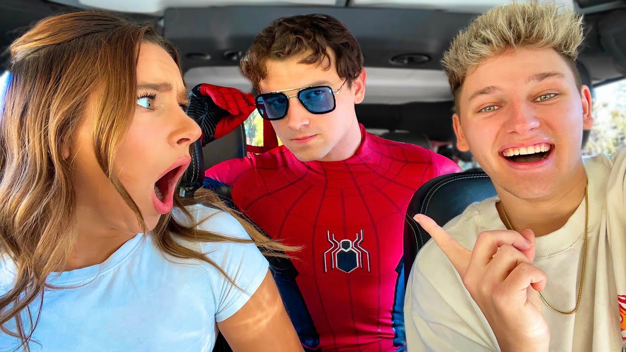 Friends react with shock and excitement to a surprise visit from Tom ...